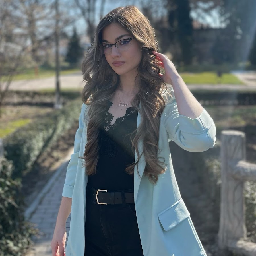 Alexandra Bucur - YouTube