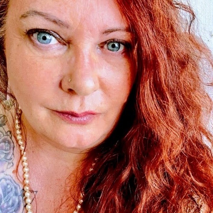 Sara Lowndes - YouTube