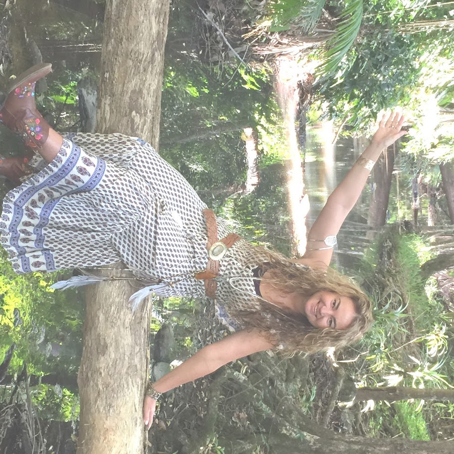 Lisa Pollock - Art From The Heart - YouTube