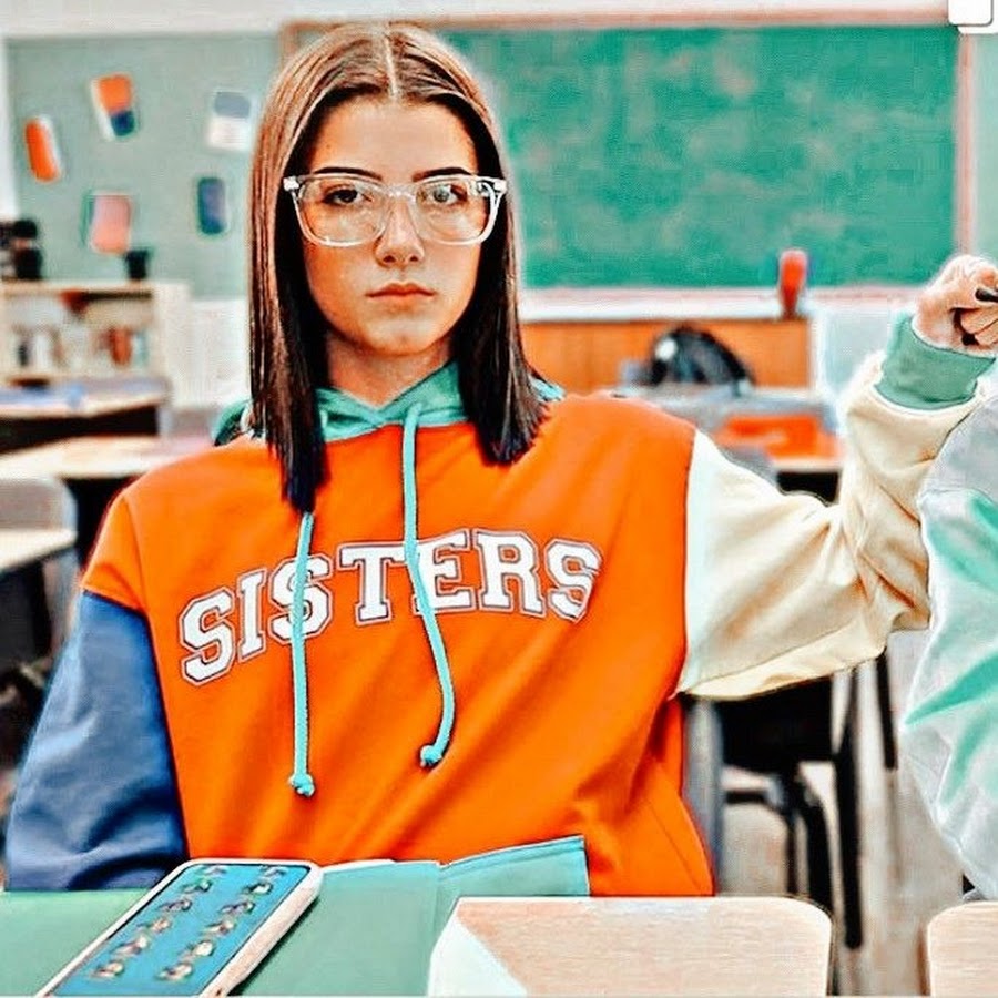 Anna Tik Tok - YouTube