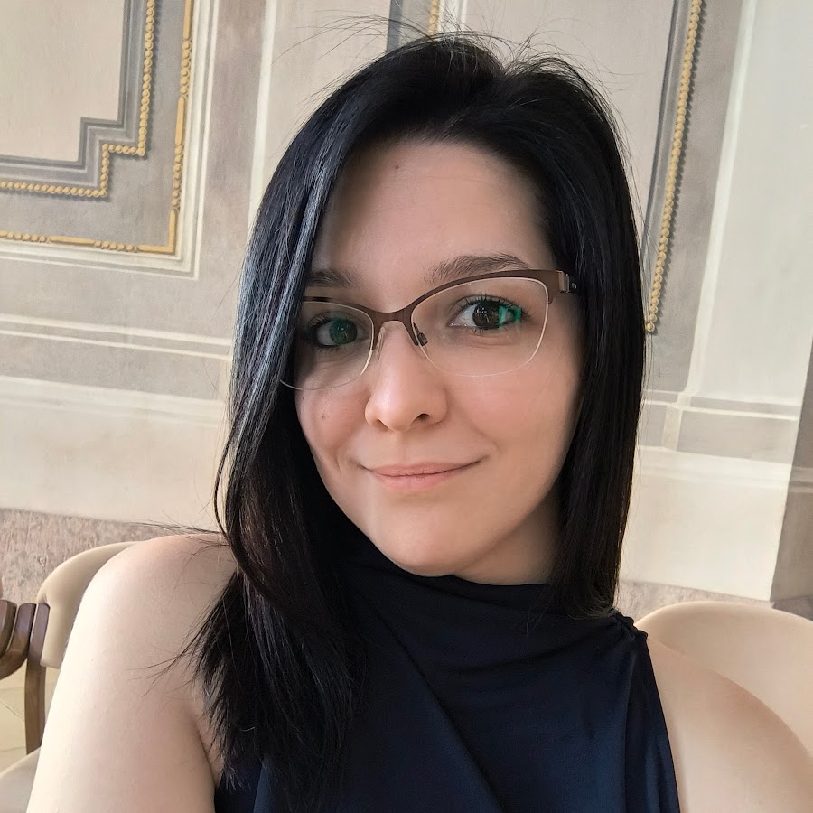 Eszter Molnár - YouTube