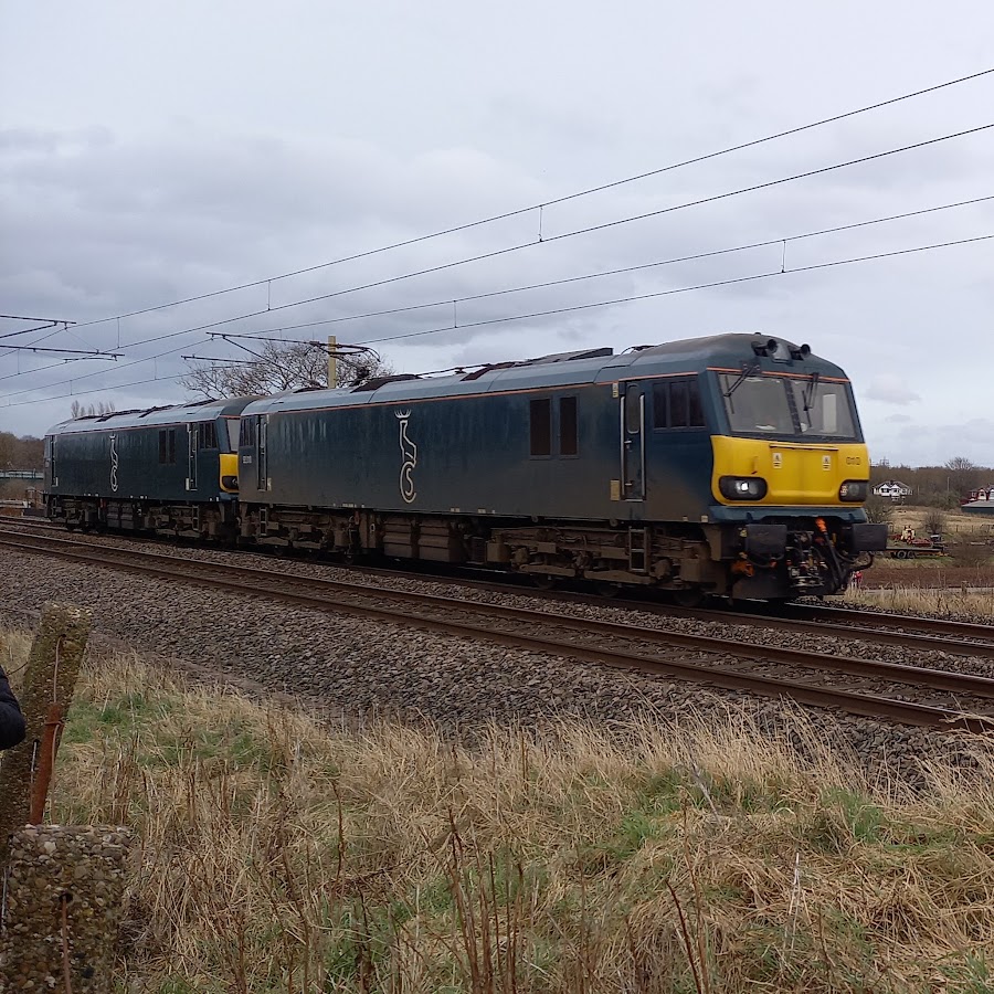 Intercity 225 - YouTube