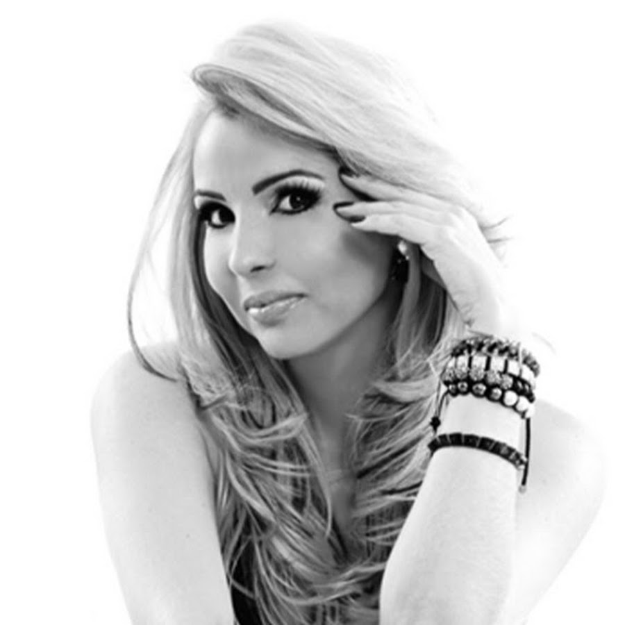 Lady Lu Oficial - YouTube