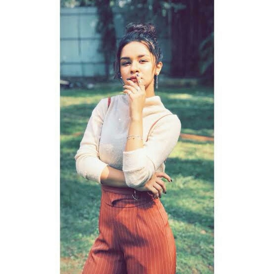 Anaya Khan - YouTube