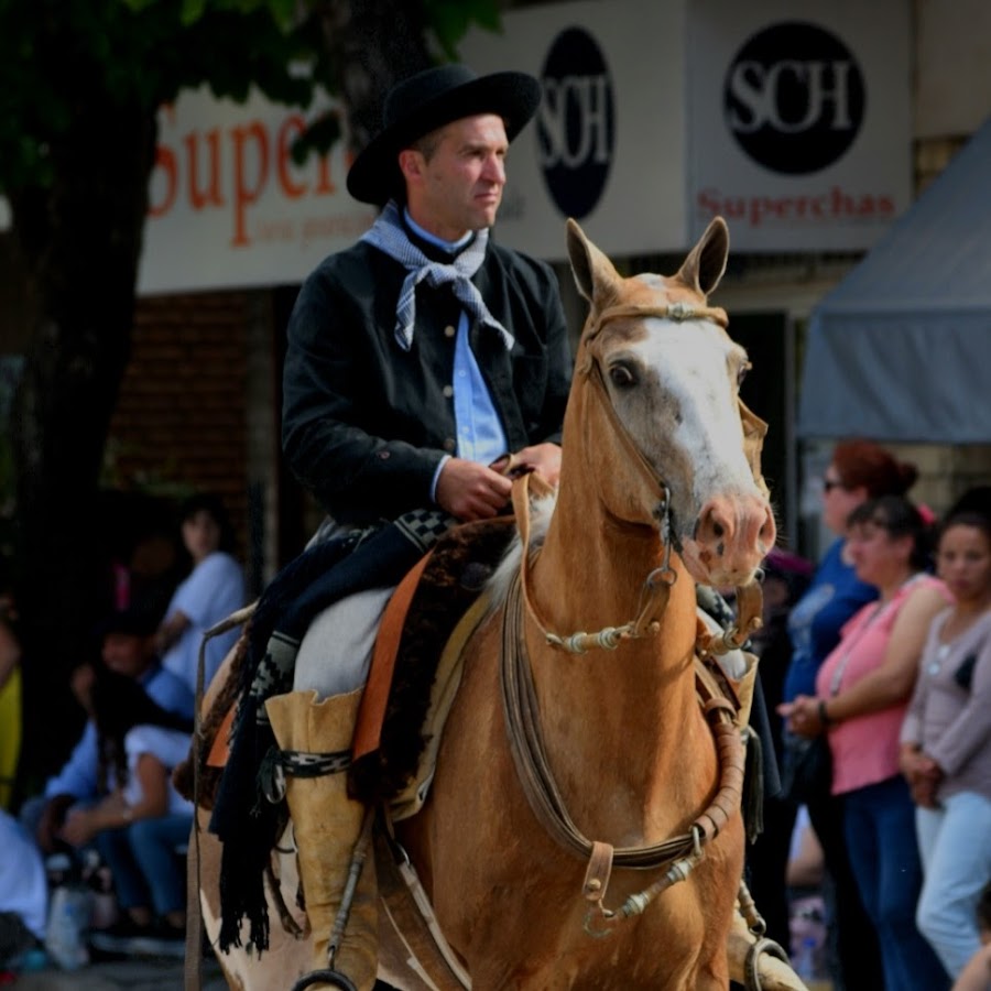 Hernan cuarenta - YouTube