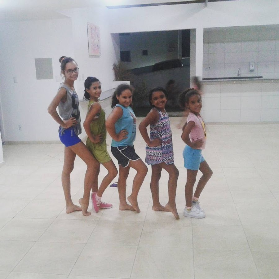 Mini dançarinas - YouTube