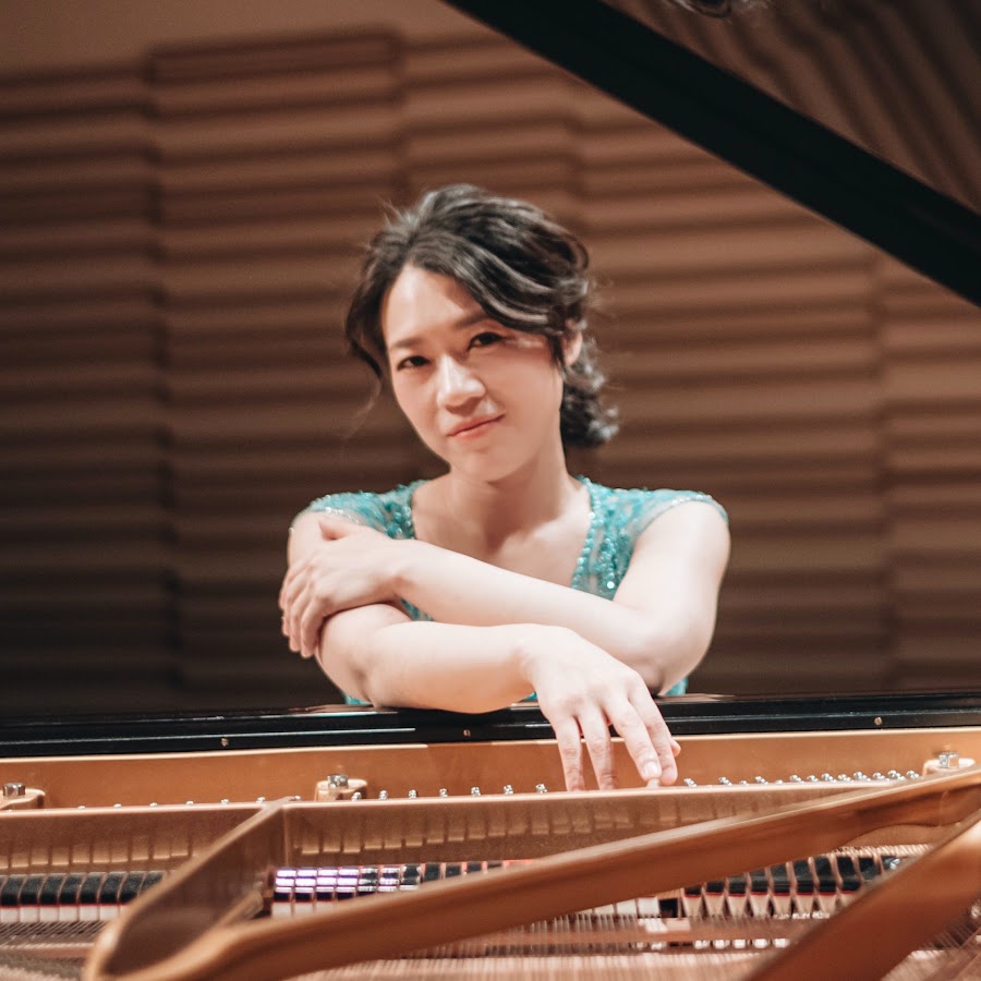 Ching-Yun Hu, pianist - YouTube