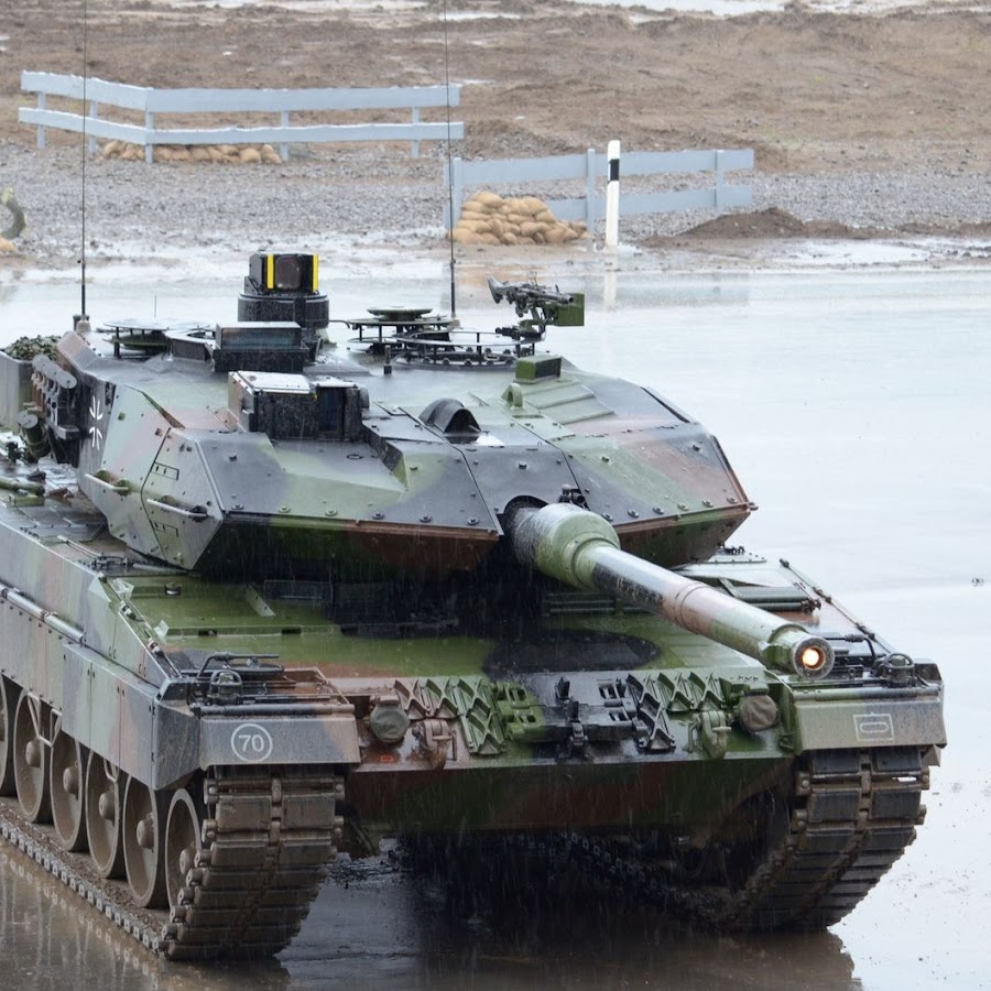 Leopard 2A2 - YouTube