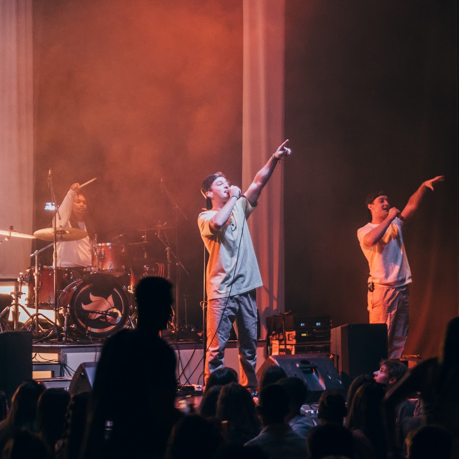 Saxby Twins - YouTube