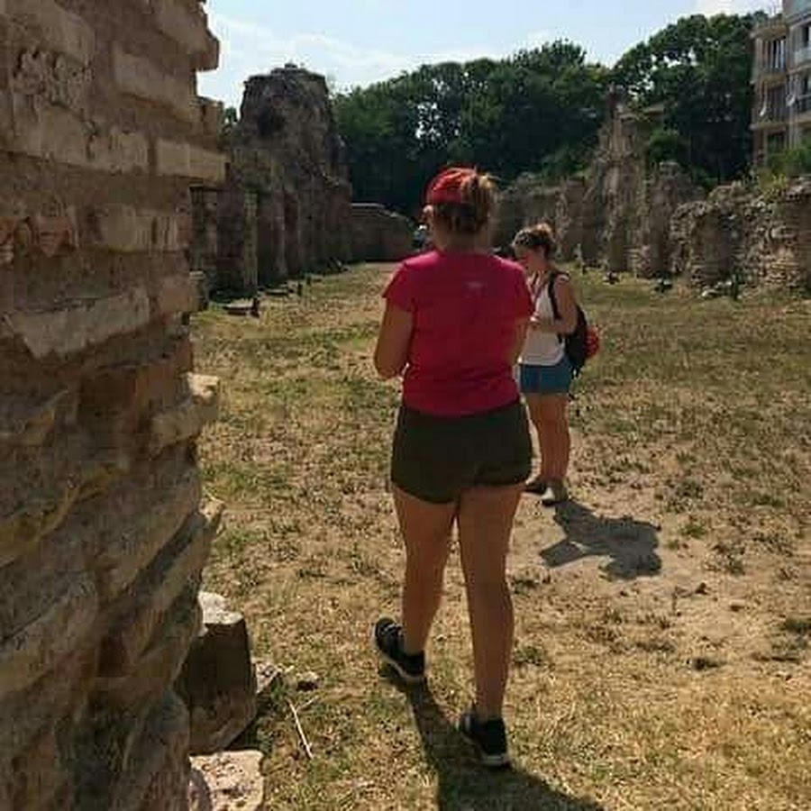 Marie Delvaux - YouTube