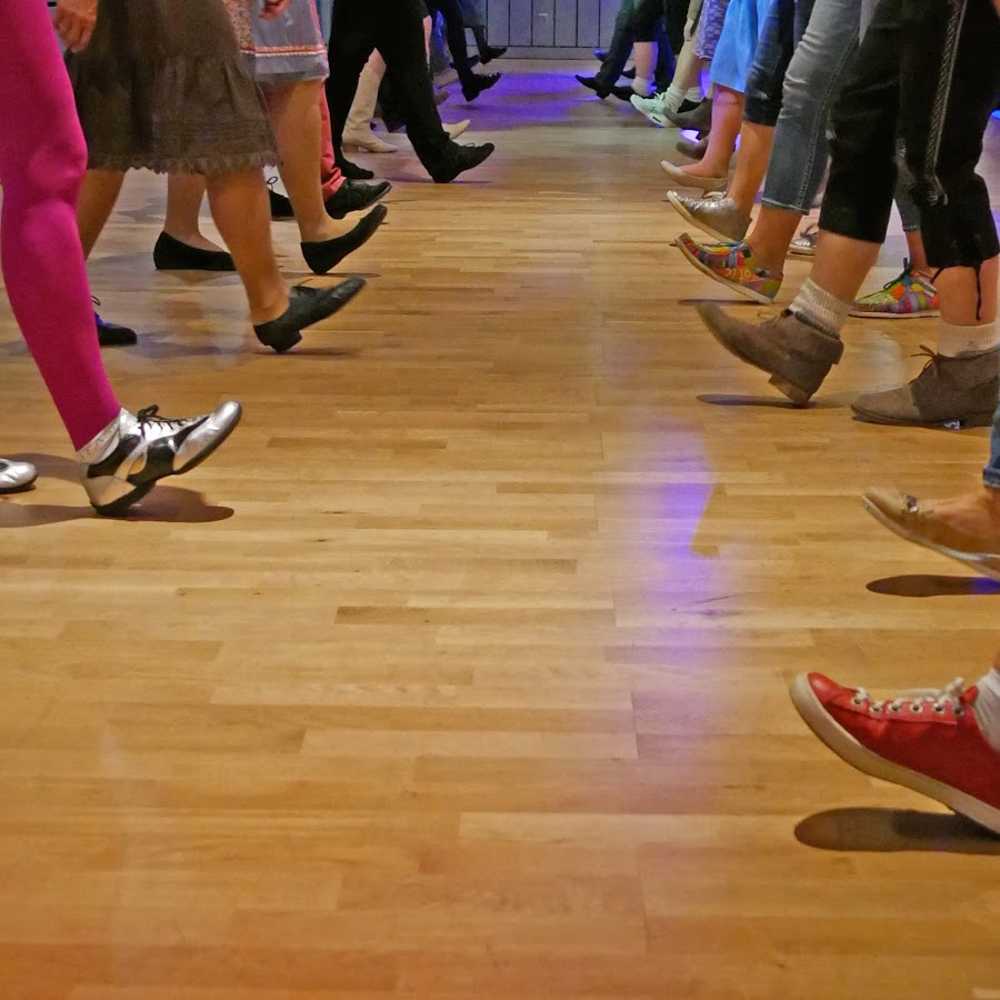 DanceInLine Freiburg - Line Dance Schule - YouTube
