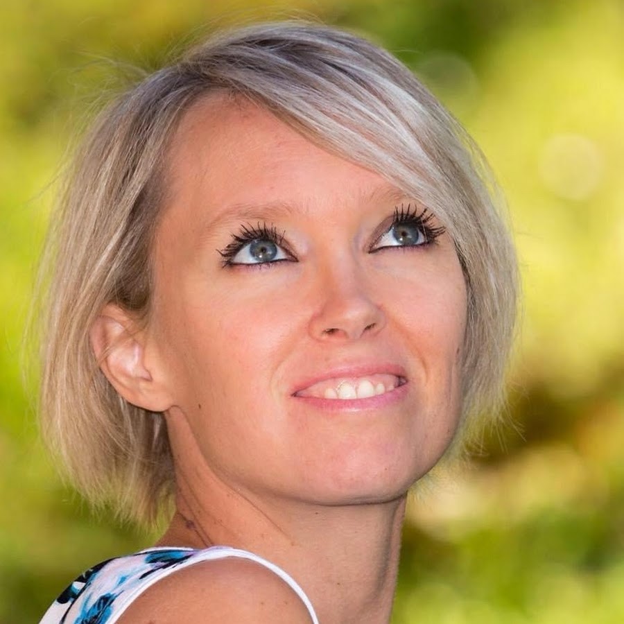 Elina Vorger Auteure - YouTube