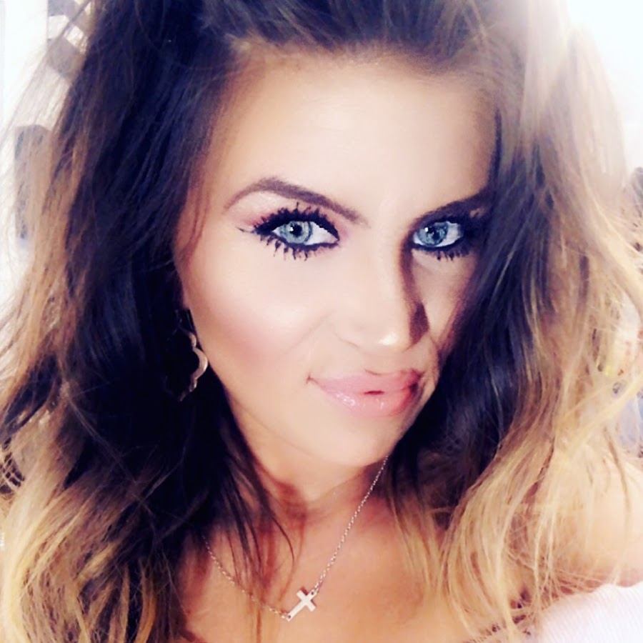 Be Stunning with Deanna - YouTube