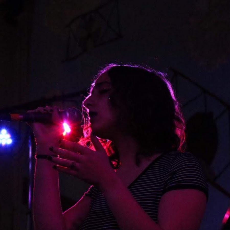 Laru Singer - YouTube