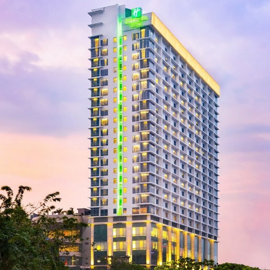 Holiday Inn & Suites Jakarta Gajah Mada - YouTube