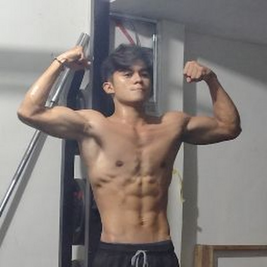 Rondubio Brothers Muscle flexing - YouTube