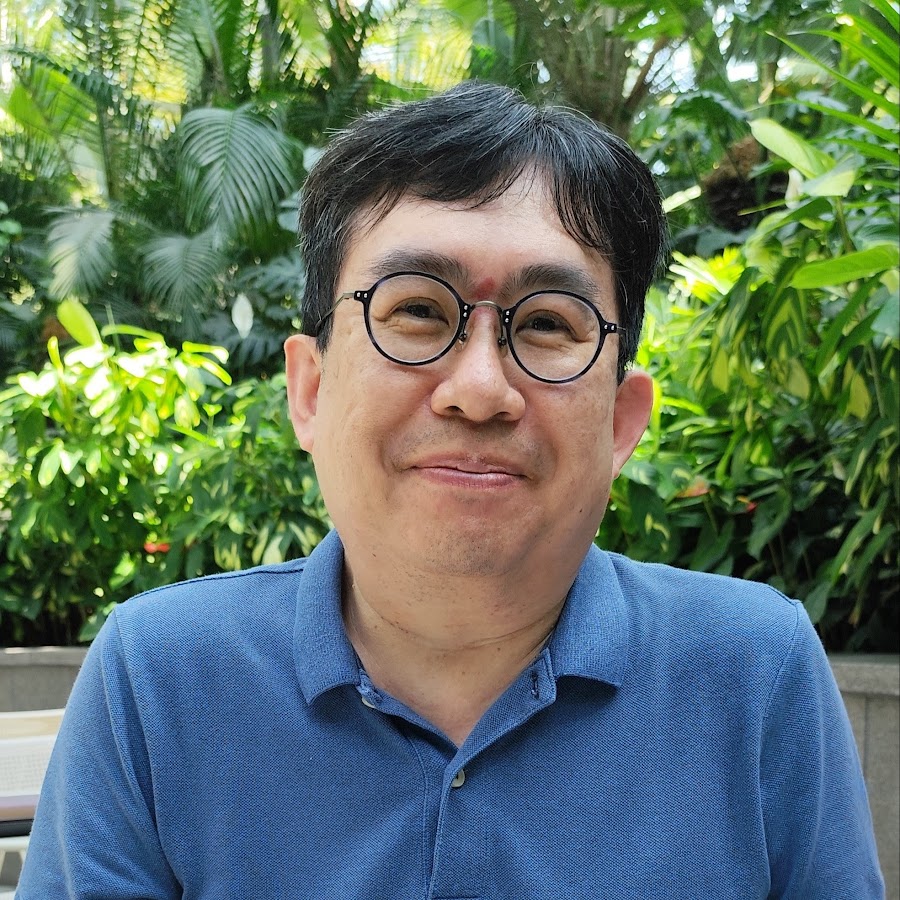 Man Kit Wong - YouTube