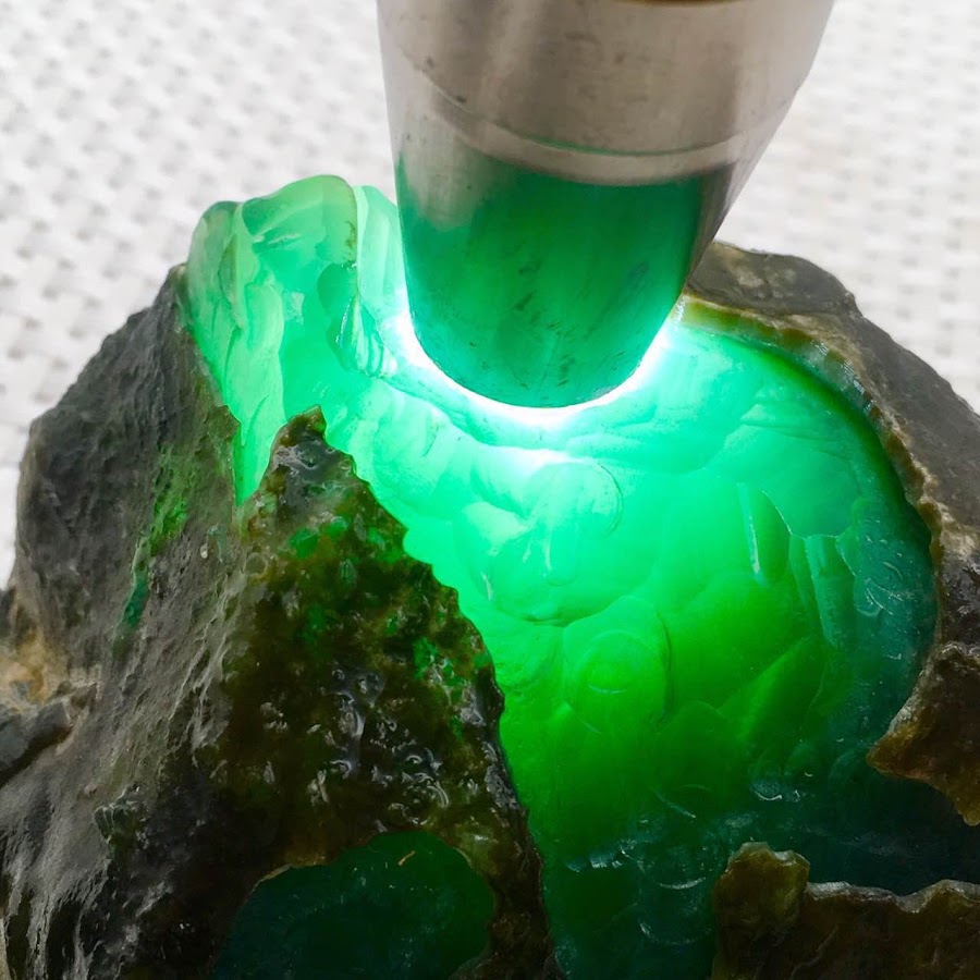 洪 Hong洪涛翡翠赌石 Hongtao Jade Stone Gambling - YouTube