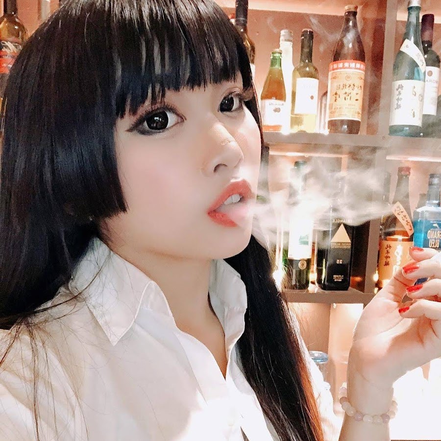 Smoking Cute Girls - YouTube