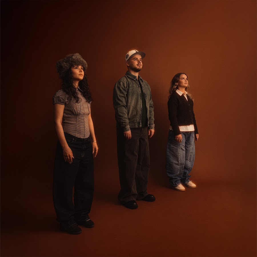 LIN D OFFICIAL - YouTube