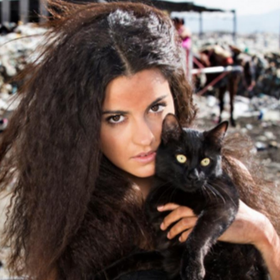 Serialas ,,Laukinė Esmeralda" - YouTube