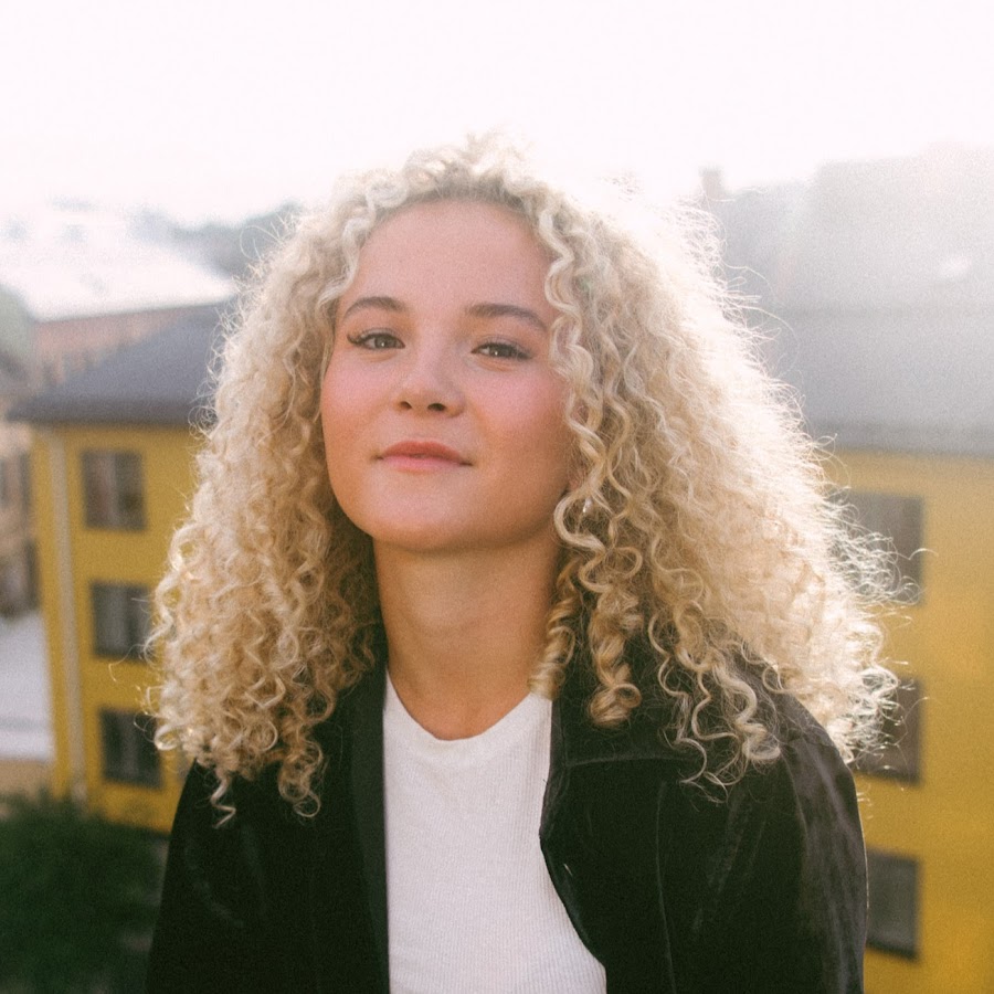 Emma Steinbakken - YouTube