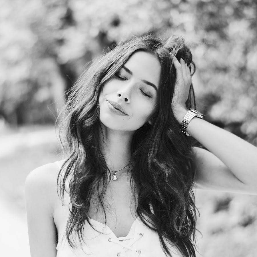 Karolina - YouTube