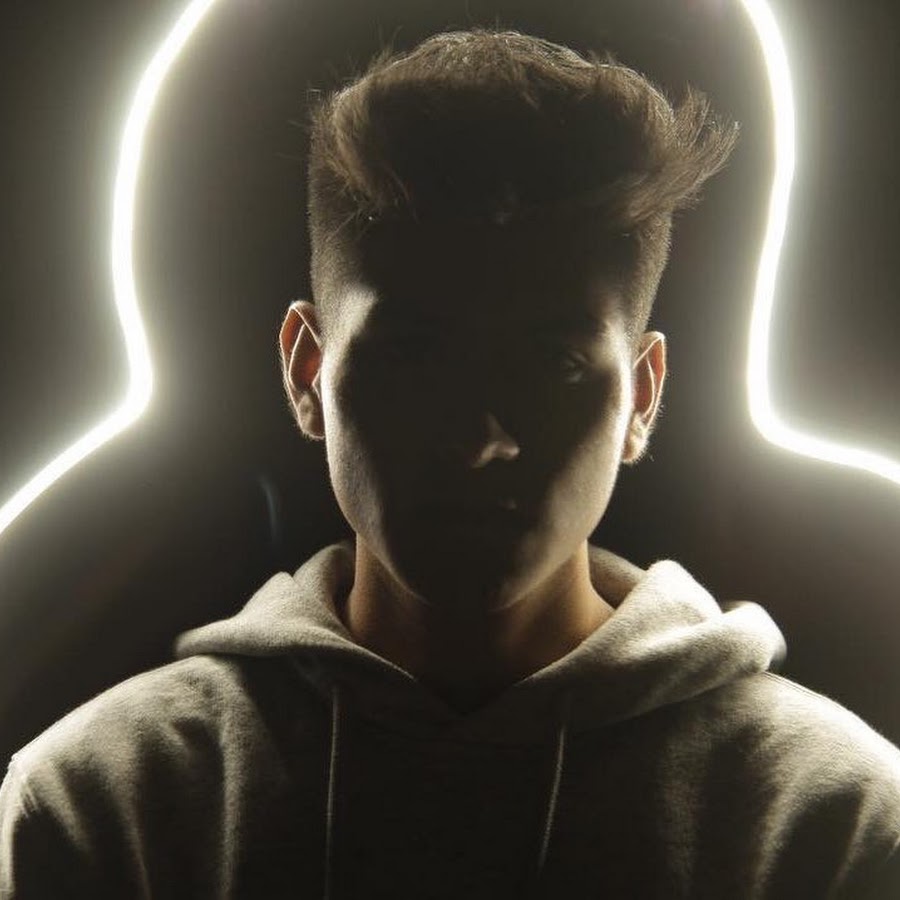 Sebastián Paredes - YouTube