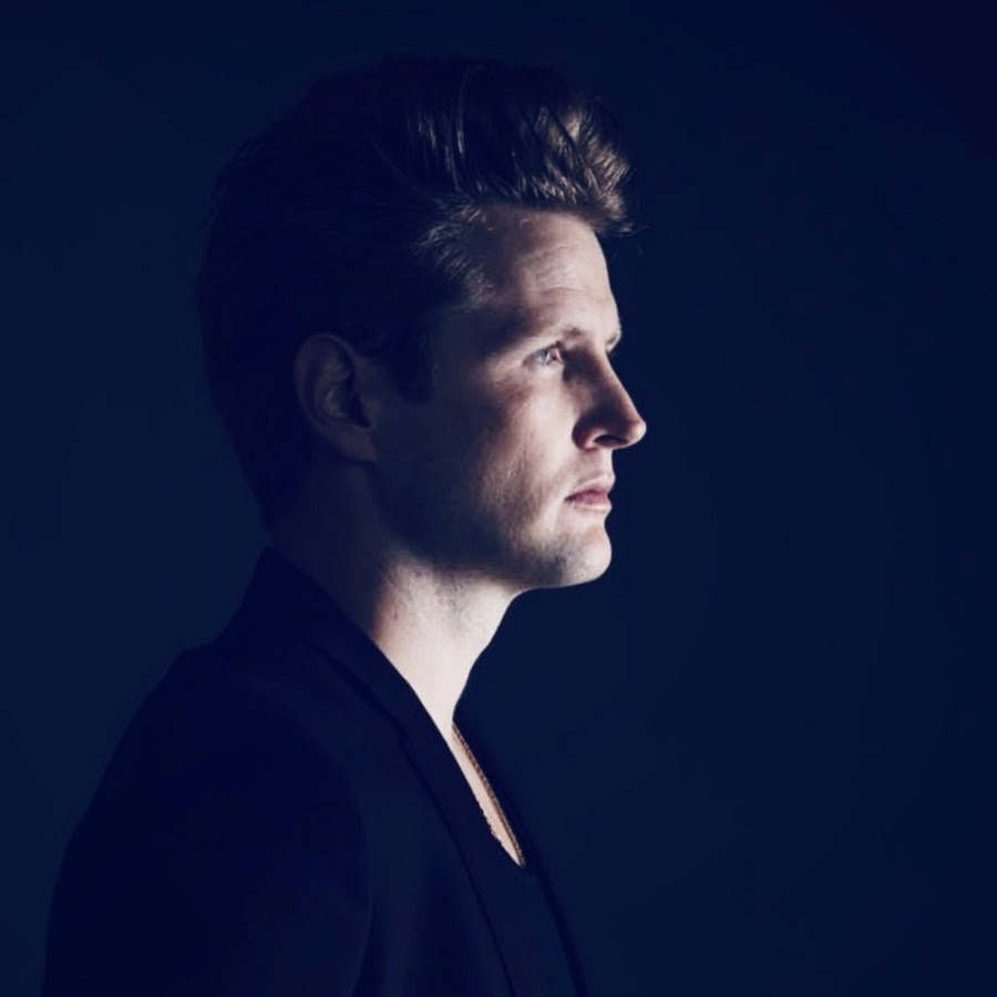 Alexander Acha - YouTube