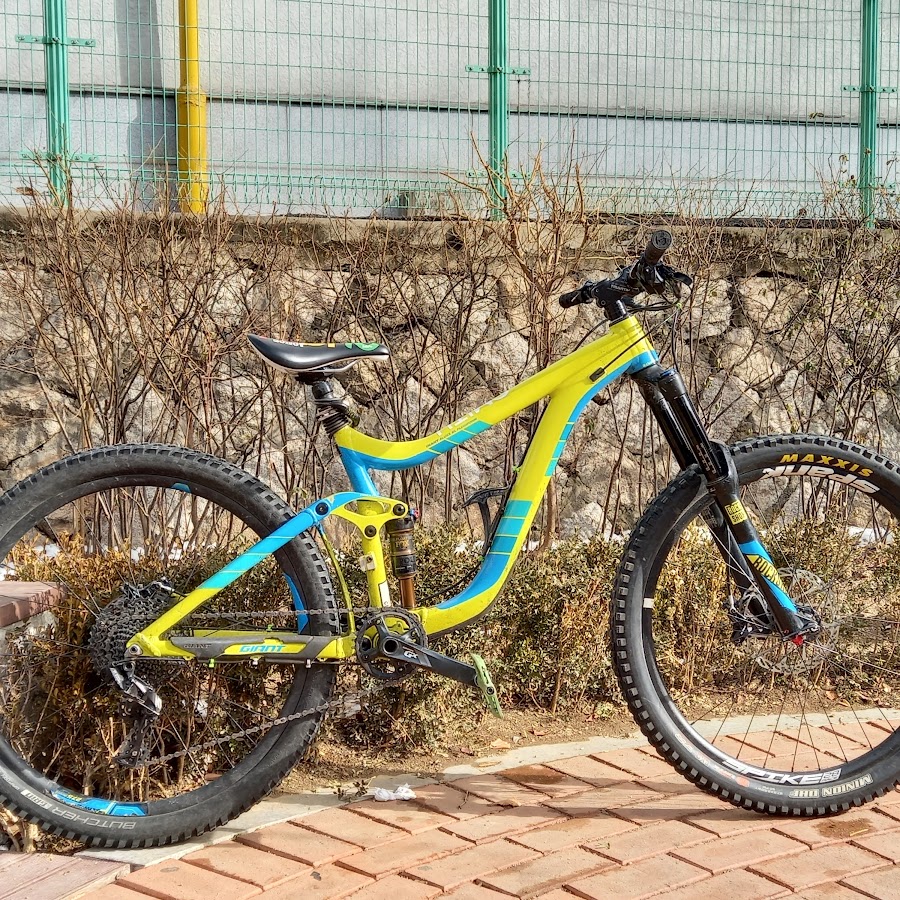 fake bike show - YouTube