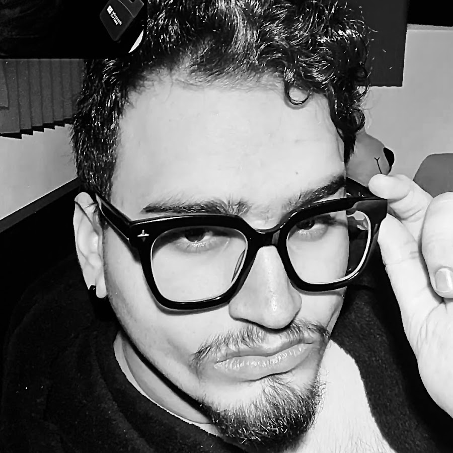 That random dude sings - YouTube