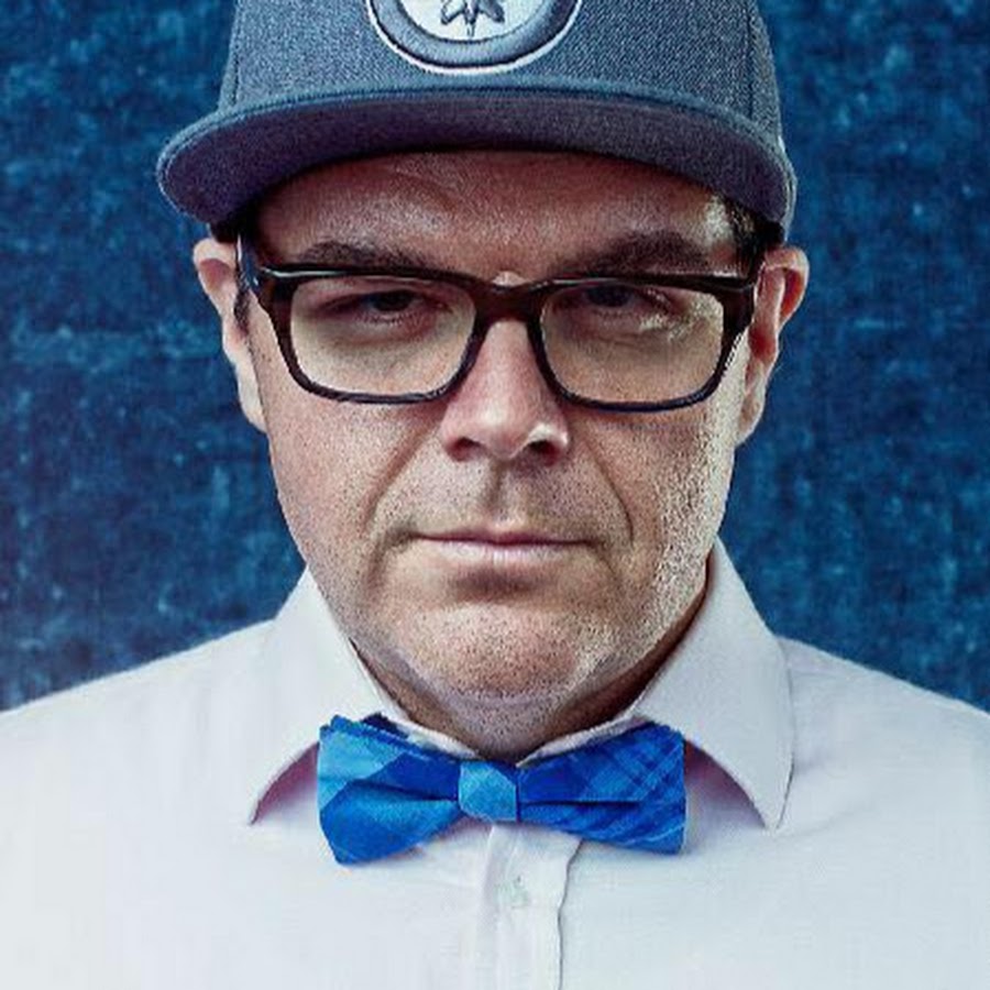 ian bagg comedy channel - YouTube