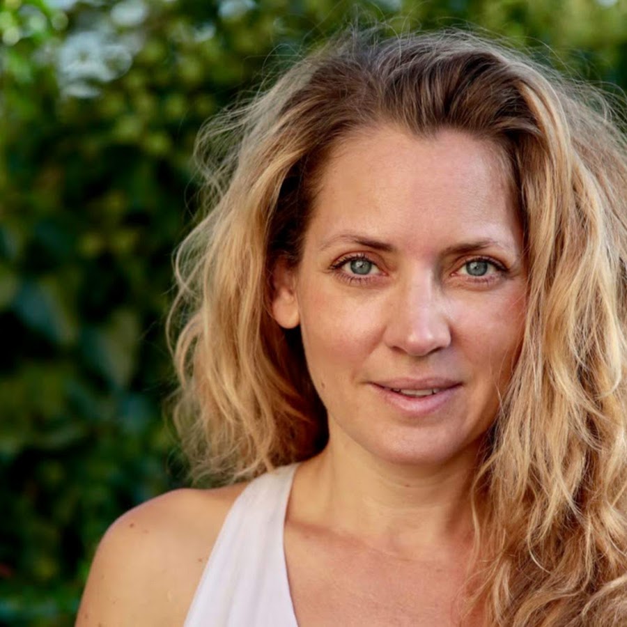 Caroline Bessis - YouTube