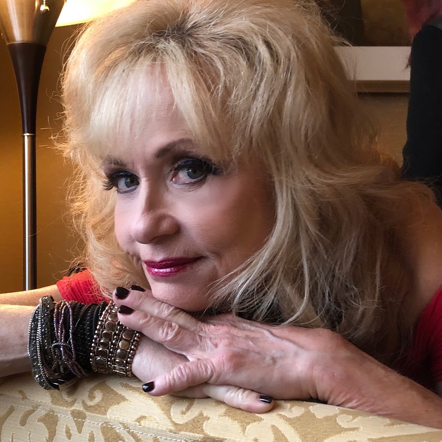 Linnea Quigley - YouTube