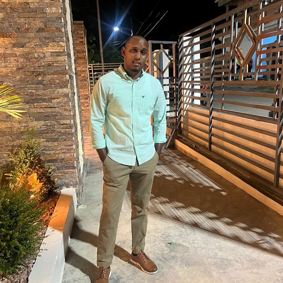 Alex Álvarez - YouTube