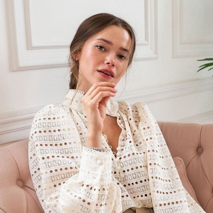 Valeria Lipovetsky - YouTube