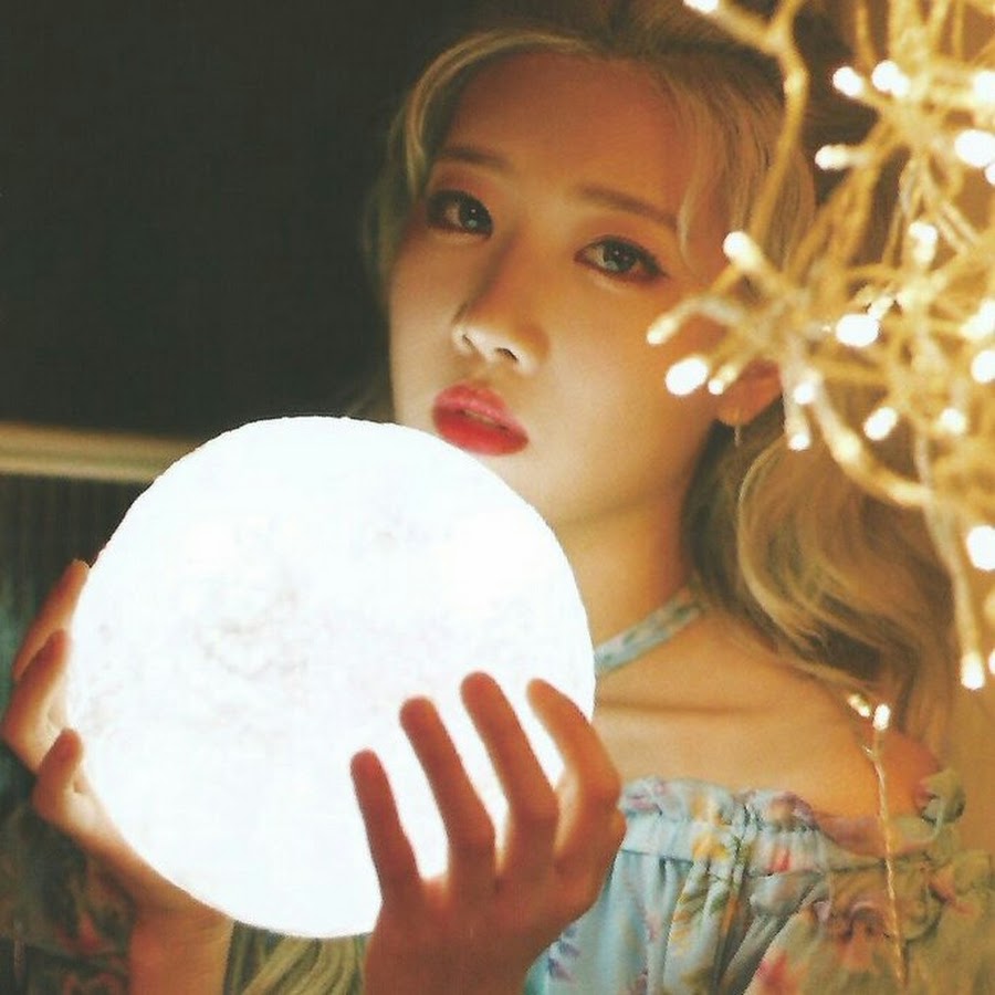 stan loona - YouTube