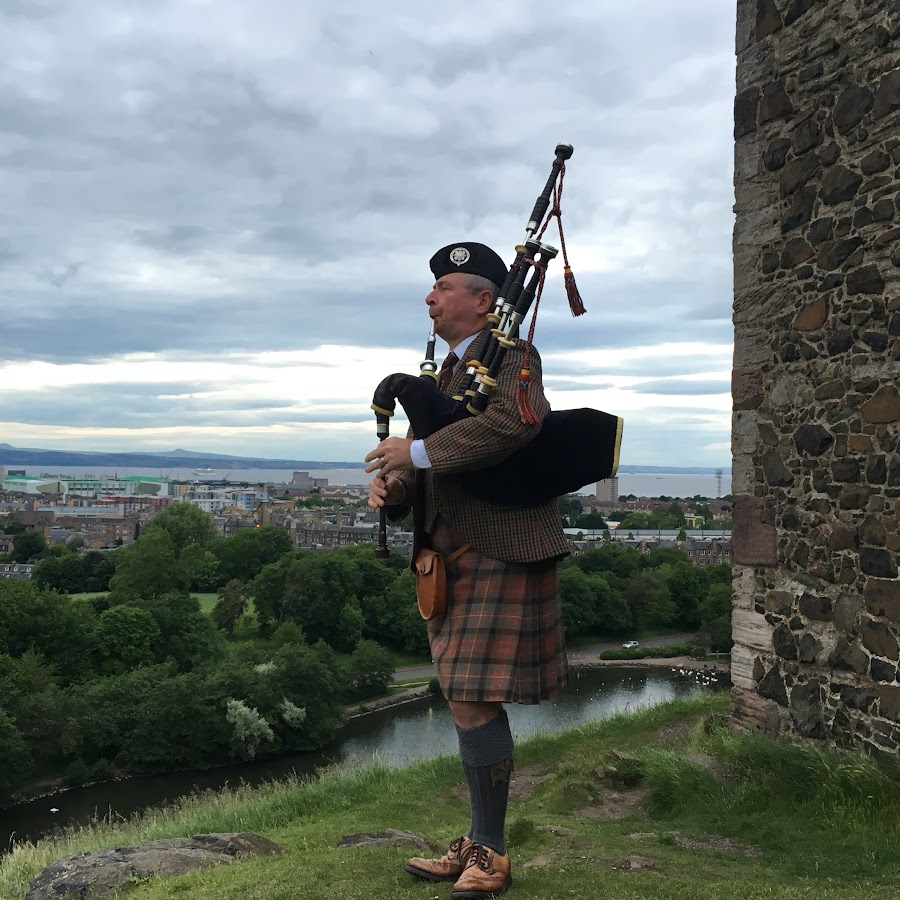 Neil Clark - Falkirk Piping - YouTube