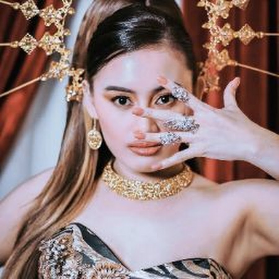 Queen Reyna vlog - YouTube