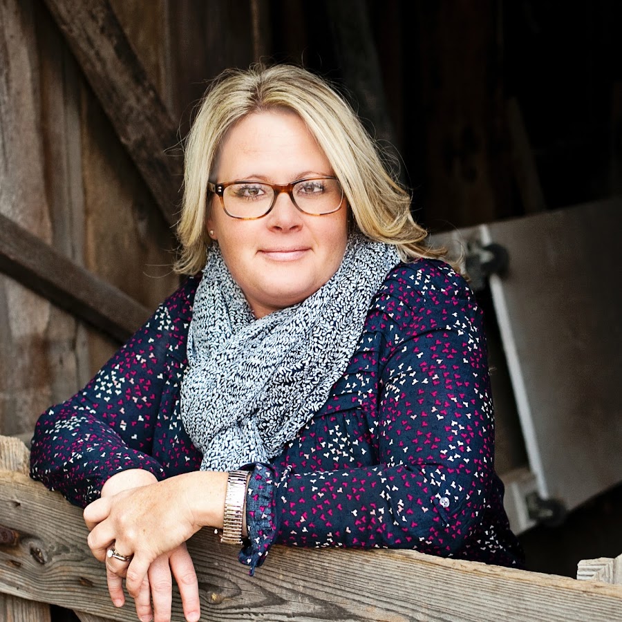 Kelly Rowe - YouTube