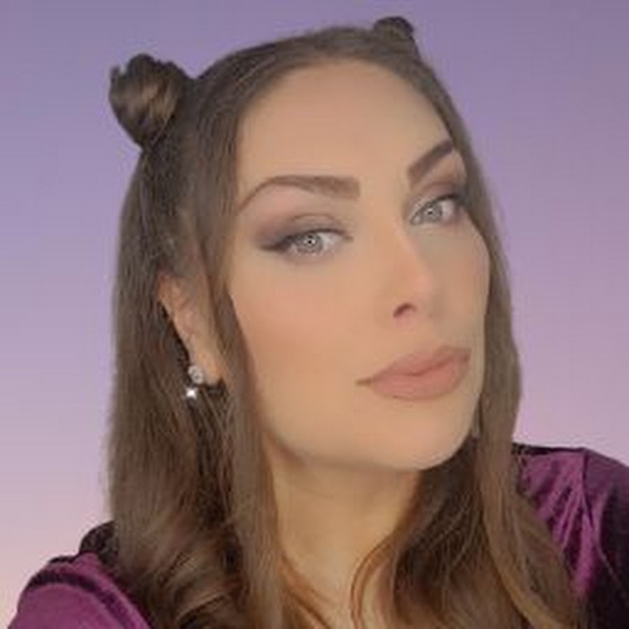 Candy Queen Bee Baker - YouTube