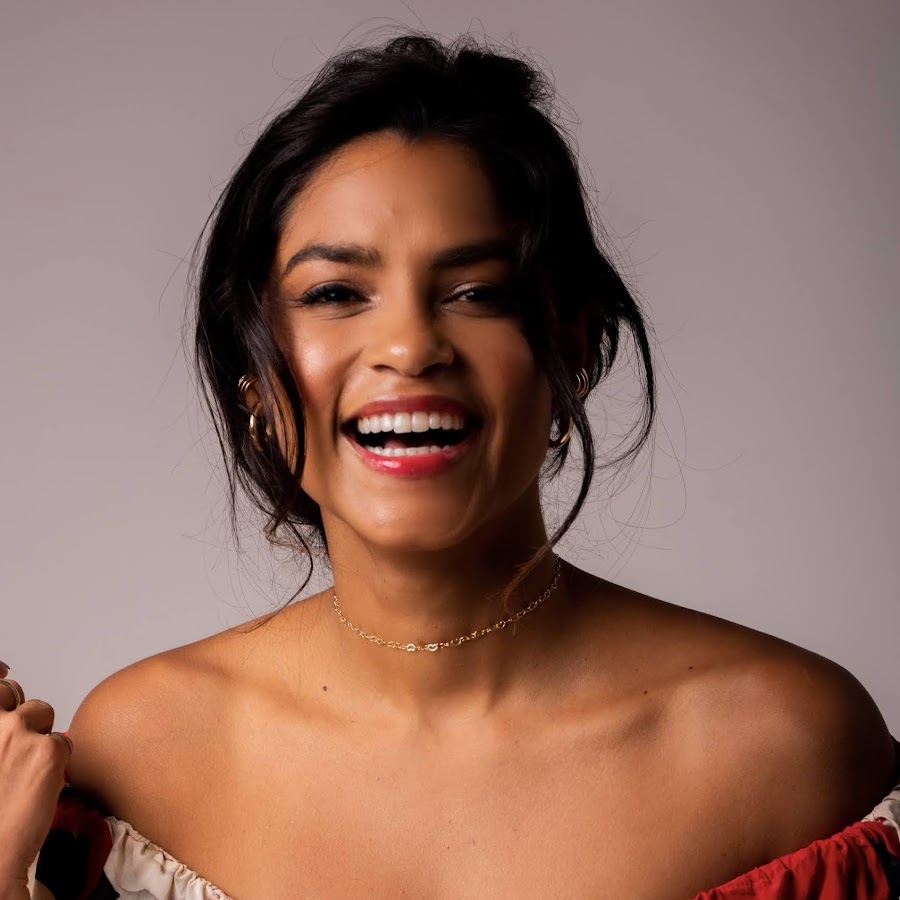 Lucy Alves - YouTube