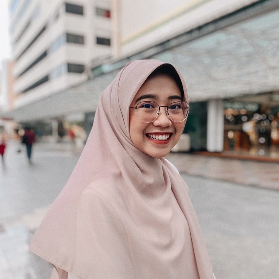 Sri Izzati Soekarsono - YouTube