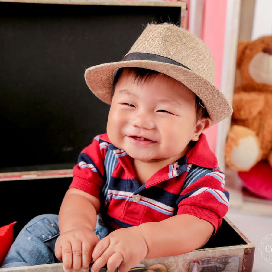 Play With Little Mace - YouTube