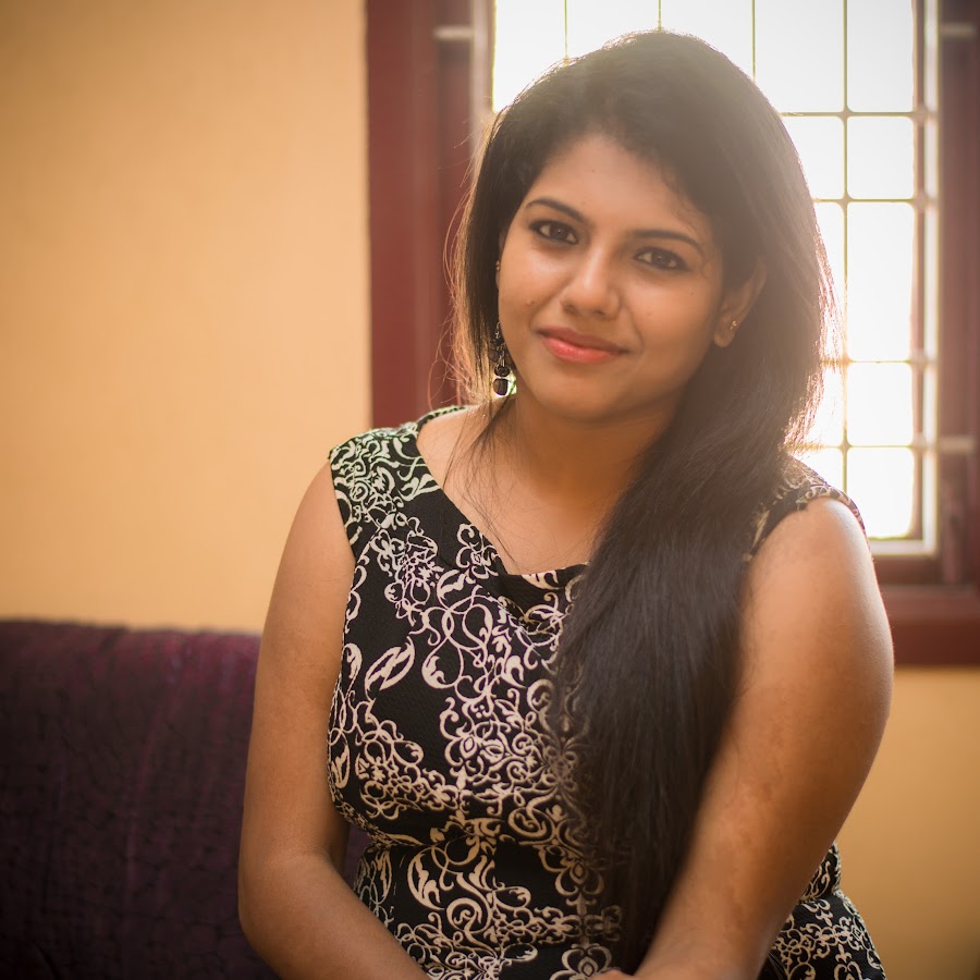 Singer Roshini - YouTube