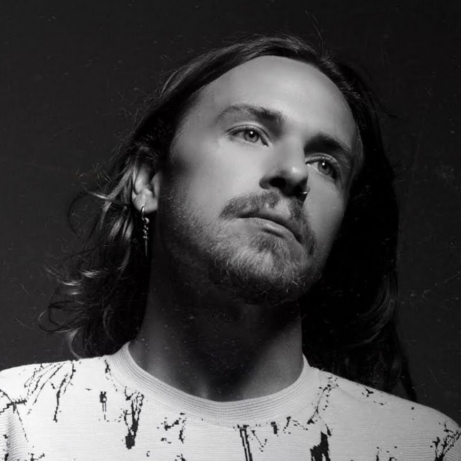 Kris Kelly - YouTube