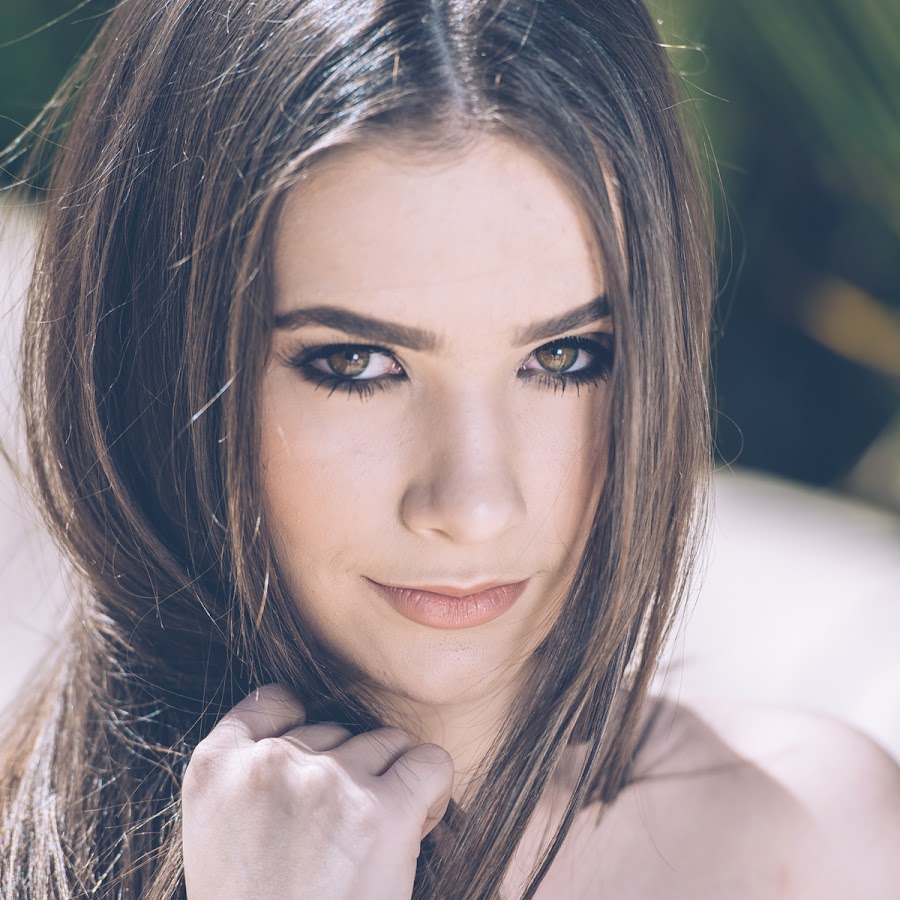 Amanda Melo - YouTube