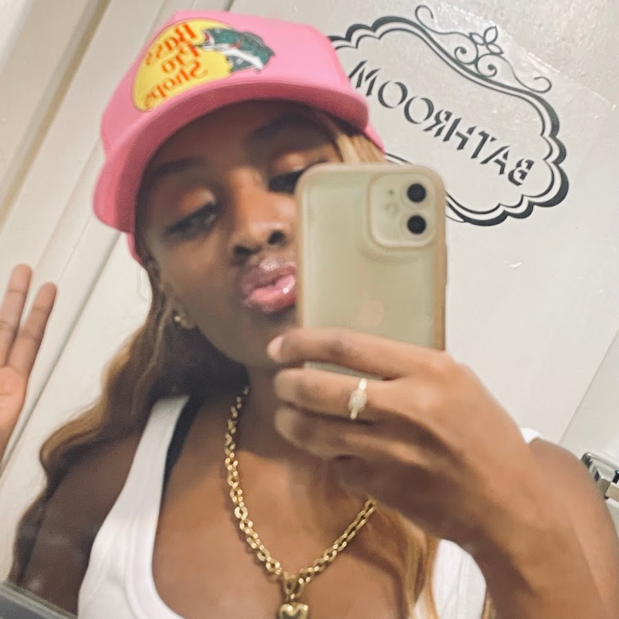 Pretty Laya - YouTube