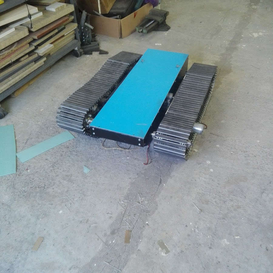 Robo Track - YouTube