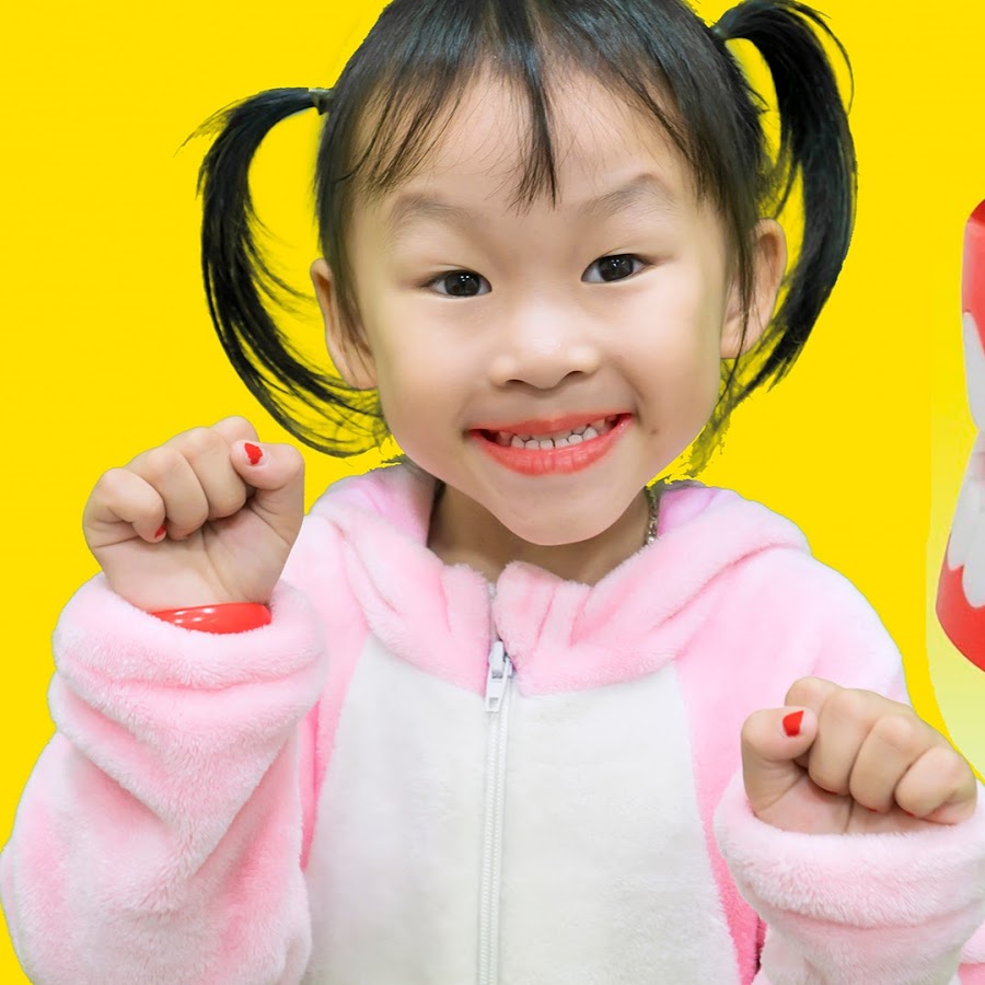 Emma FamilyShow - YouTube